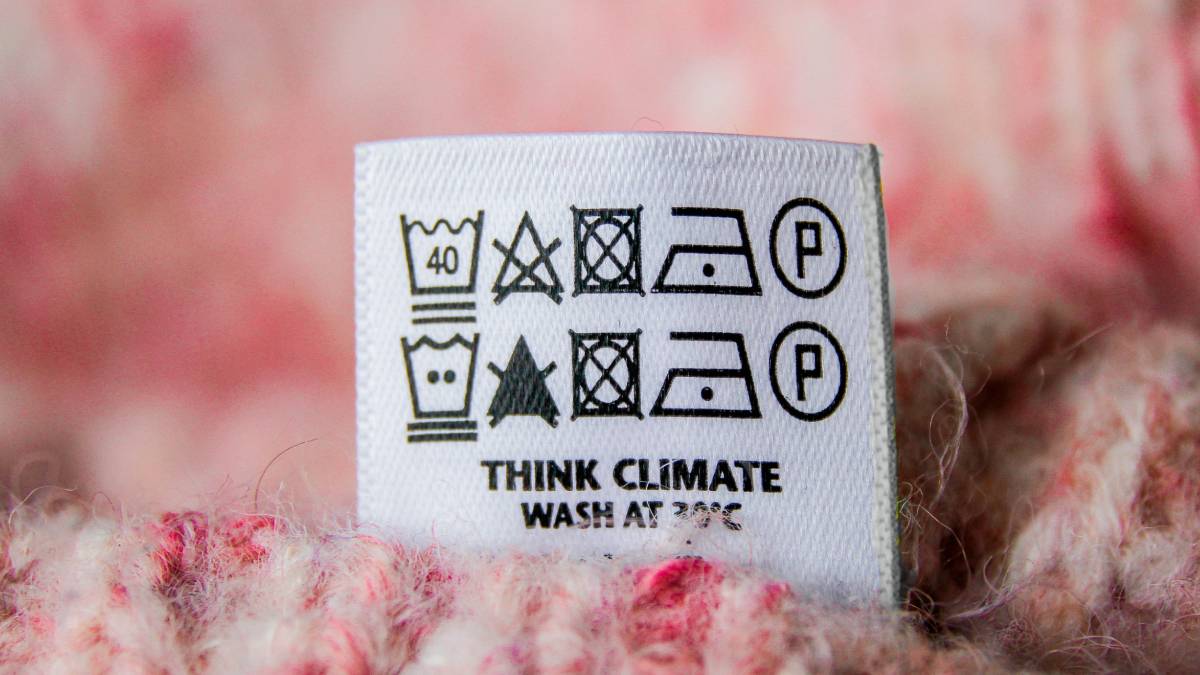 ¿Qué significa el triángulo en la etiqueta de la ropa?, así debes ...